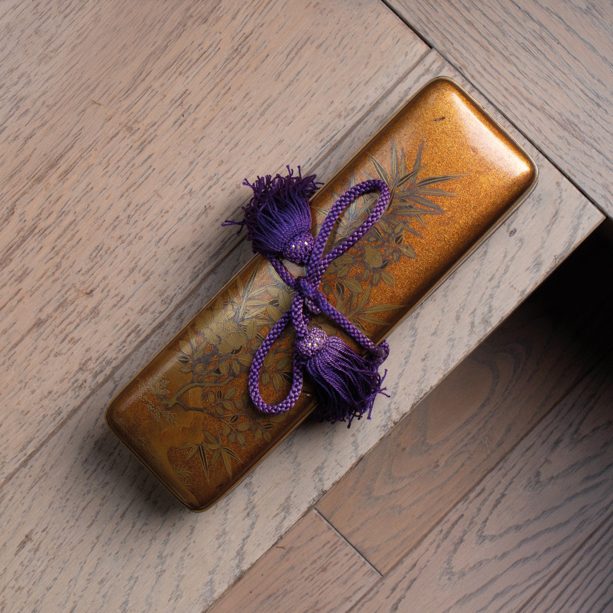 Boîte Tanzaku japonaise en laque urushi et makie poudre d'or